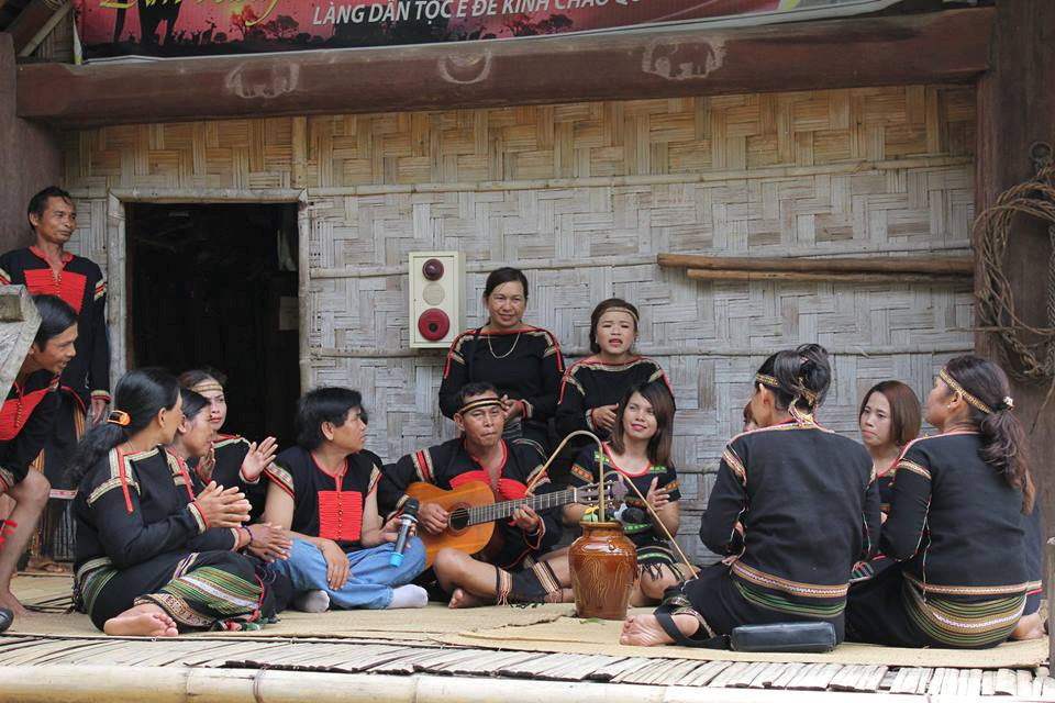 Promouvoir et faire connaître la culture traditionnelle du groupe ...
