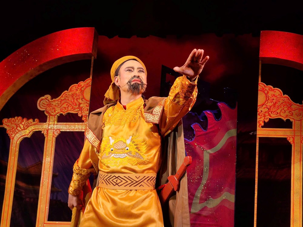 Melodi merdu opera tradisional Vietnam (cheo dan cai luong) menyambut ...