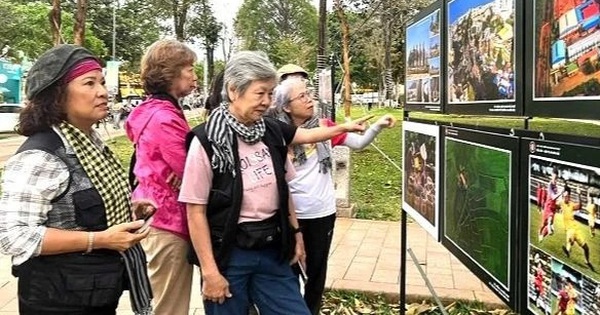 Khai mạc Triển lãm ảnh nghệ thuật “Sắc màu hội tụ”